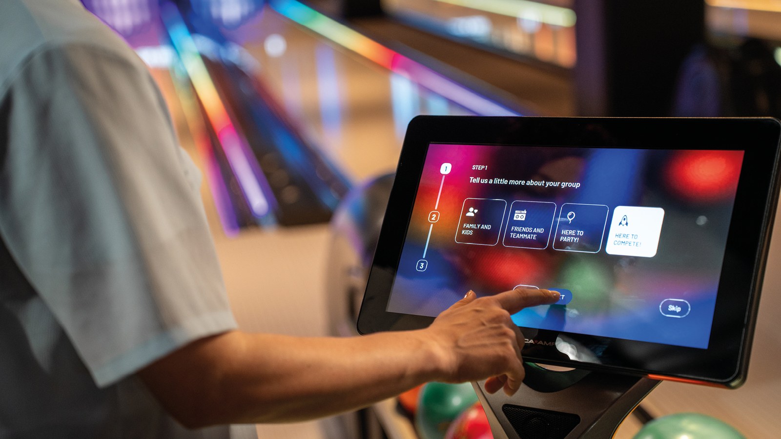 QubicaAMF: BES NV bowler entertainment system - Bowling Technology